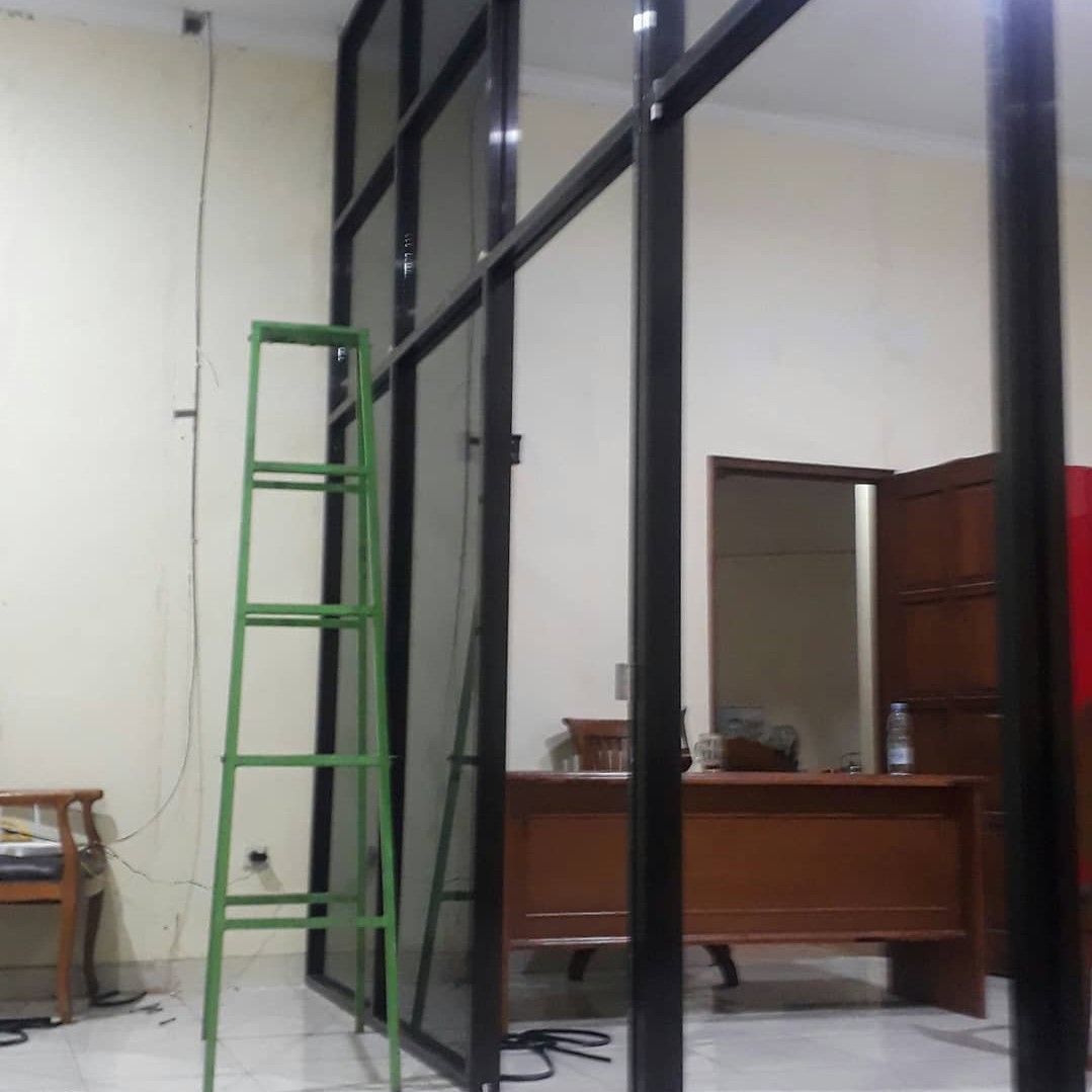 Pemasangan Partisi Kaca Aluminium di Kantor Agraria di Sukoharjo ...